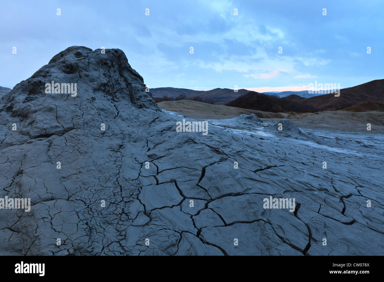 Des volcans de boue dans la région de Buzau, Roumanie Photo Stock - Alamy