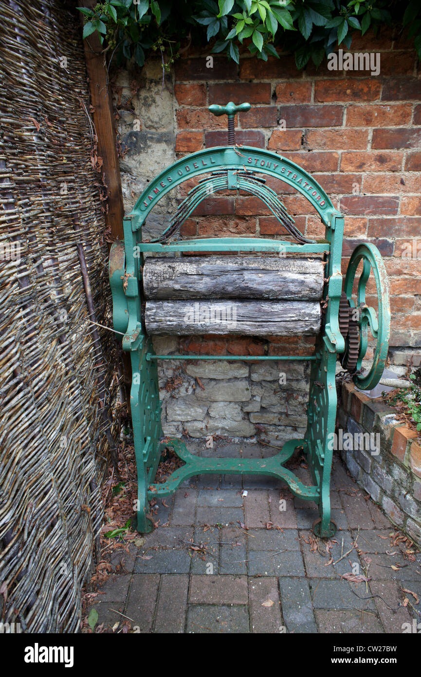 Old fashioned mangle caché dans un centre commercial dans la région de ...
