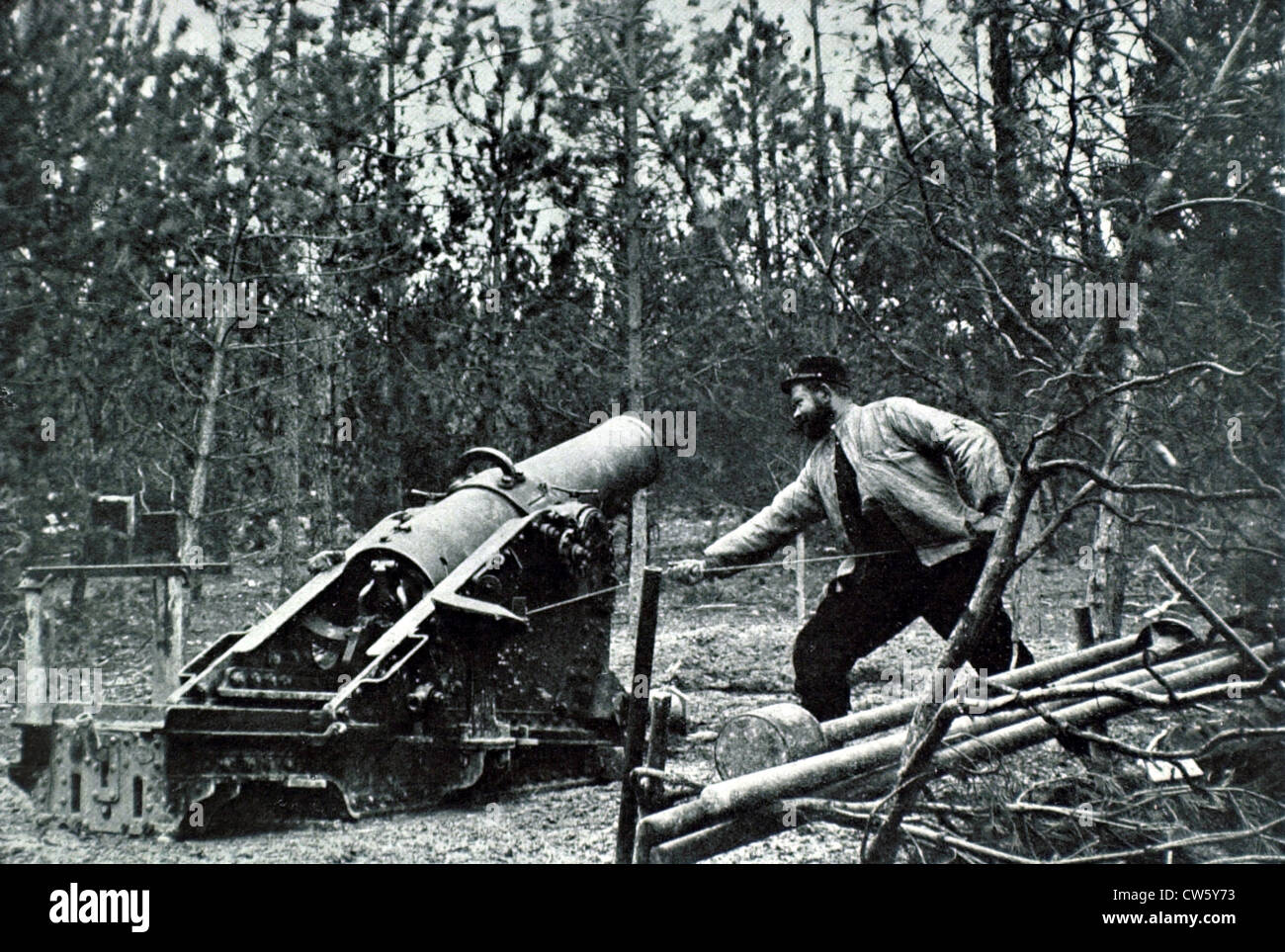 Tirer le mortier de 220 mm Banque de photographies et d’images à haute ...