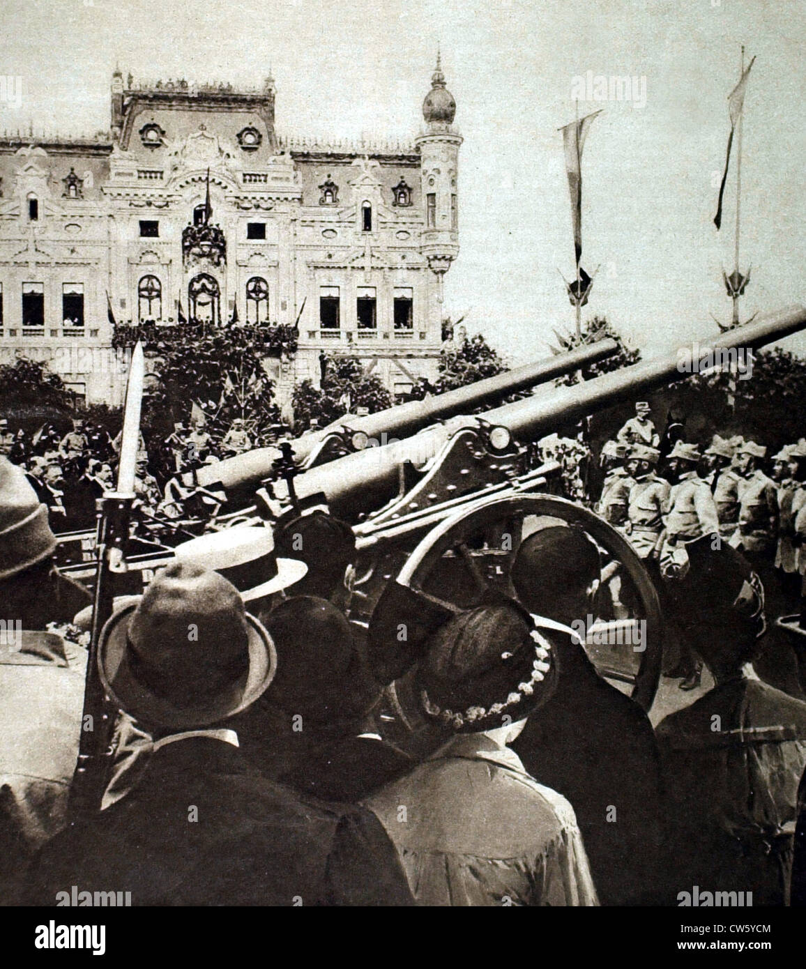 La Première Guerre mondiale. Le roi Ferdinand de Roumanie passant son ... La Première Guerre mondiale. Le roi Ferdinand de Roumanie passant son ...