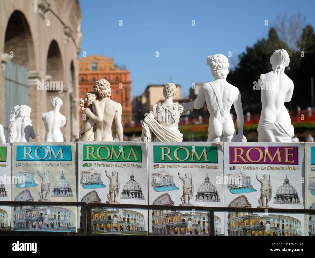 Colosseum souvenirs rome italy Banque de photographies et d’images à ...