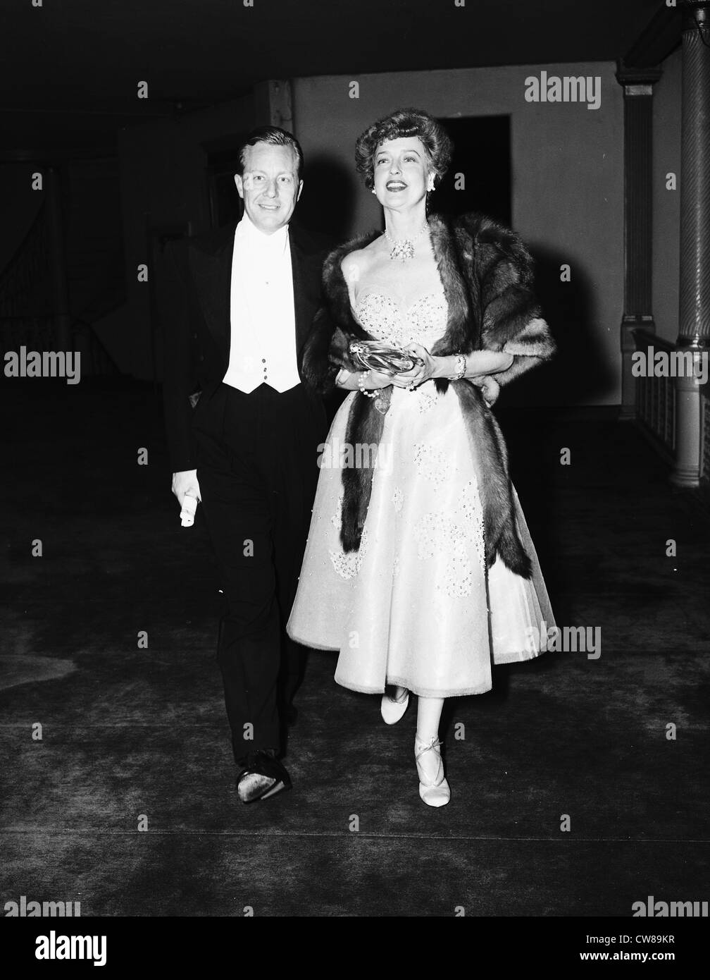 Chanteuse et actrice Jeanette MacDonald pose avec son mari l'acteur ...
