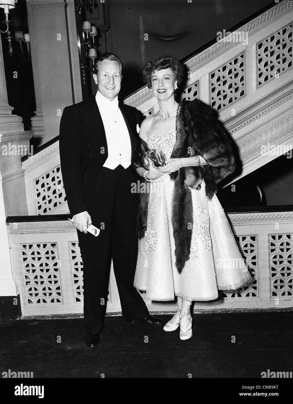 Chanteuse et actrice Jeanette MacDonald pose avec son mari l'acteur ...