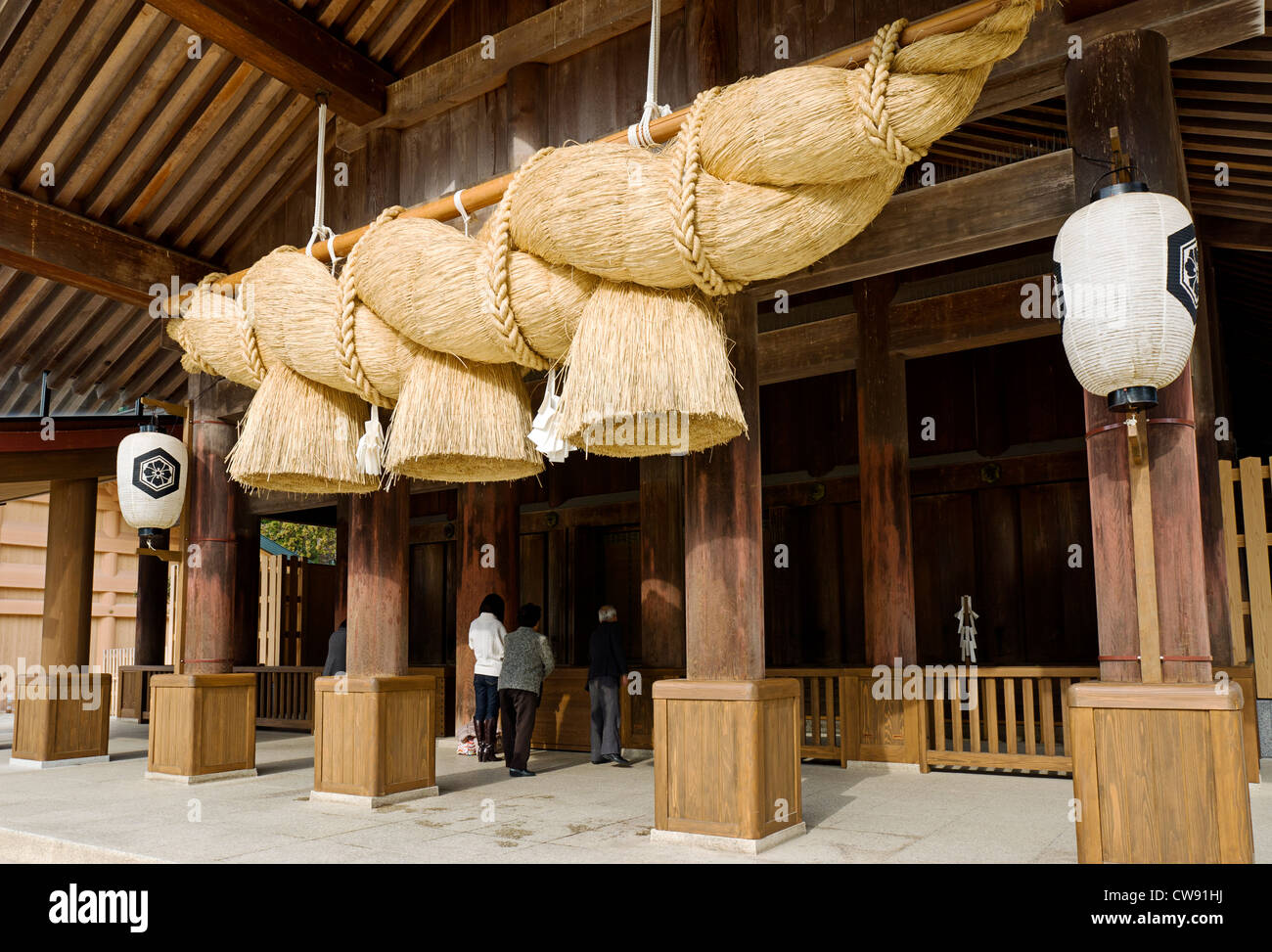 Izumo Izumo Taisha, culte, Temple Shinto avec Shimenawa ou sacrée corde ...