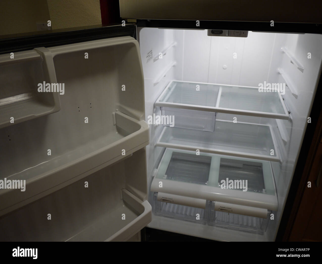 Frigo vide Banque de photographies et d’images à haute résolution - Alamy