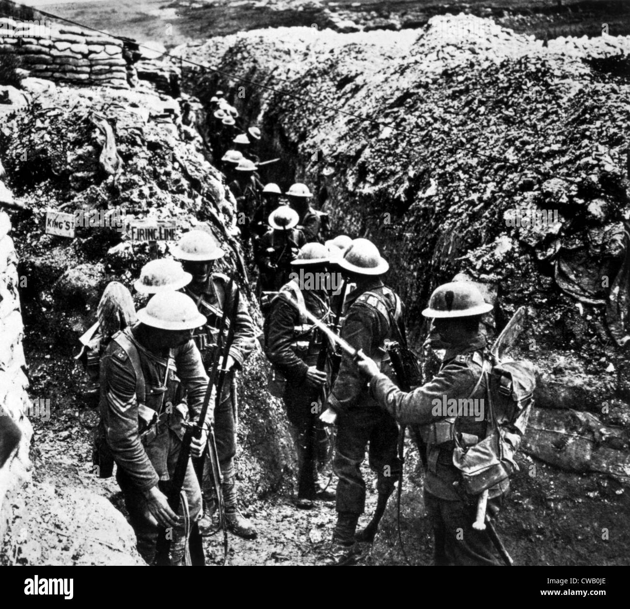 La Première Guerre mondiale, les soldats français dans les tranchées en ...
