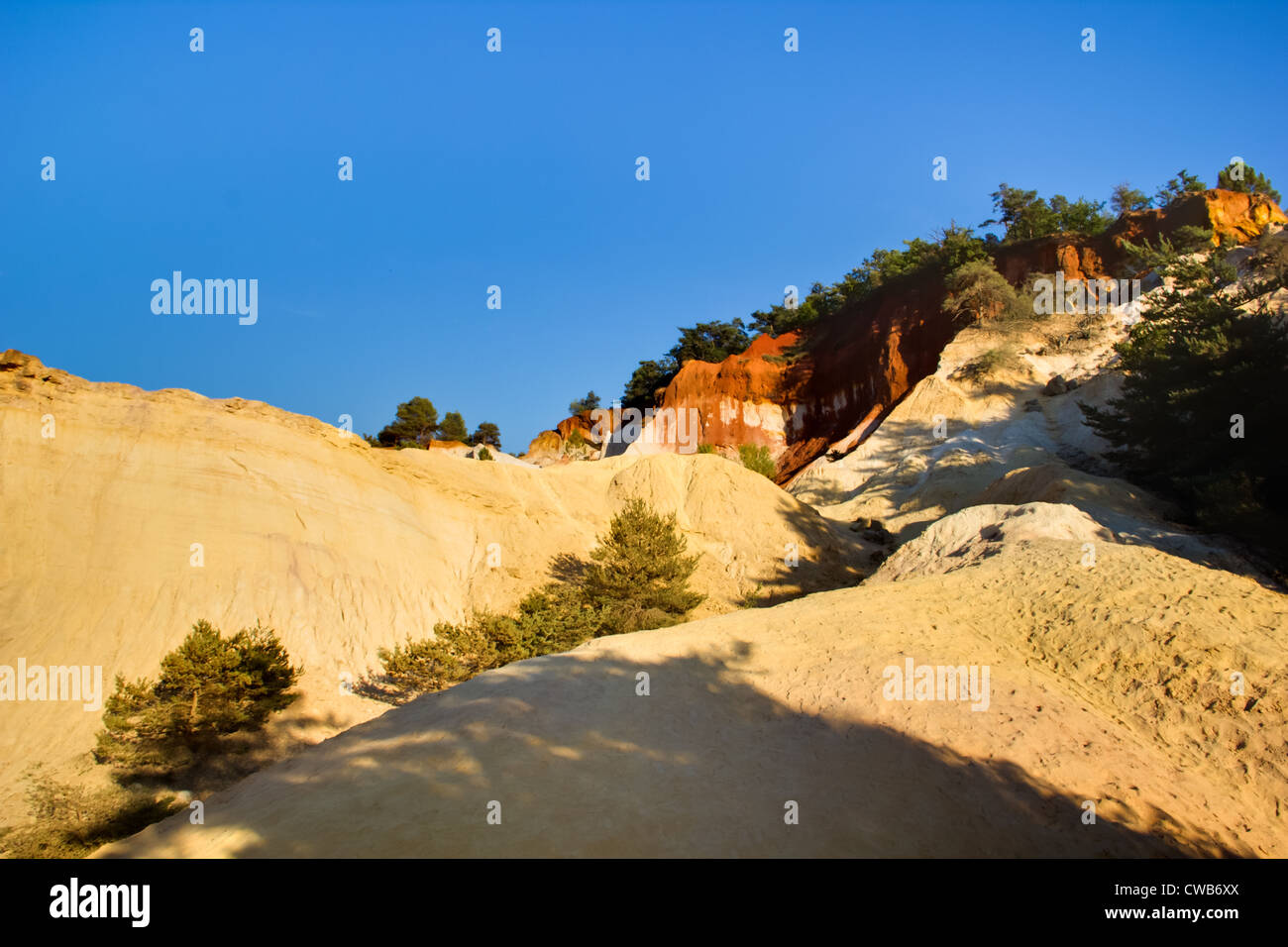 Paysage de roche rouge france Banque de photographies et d’images à ...