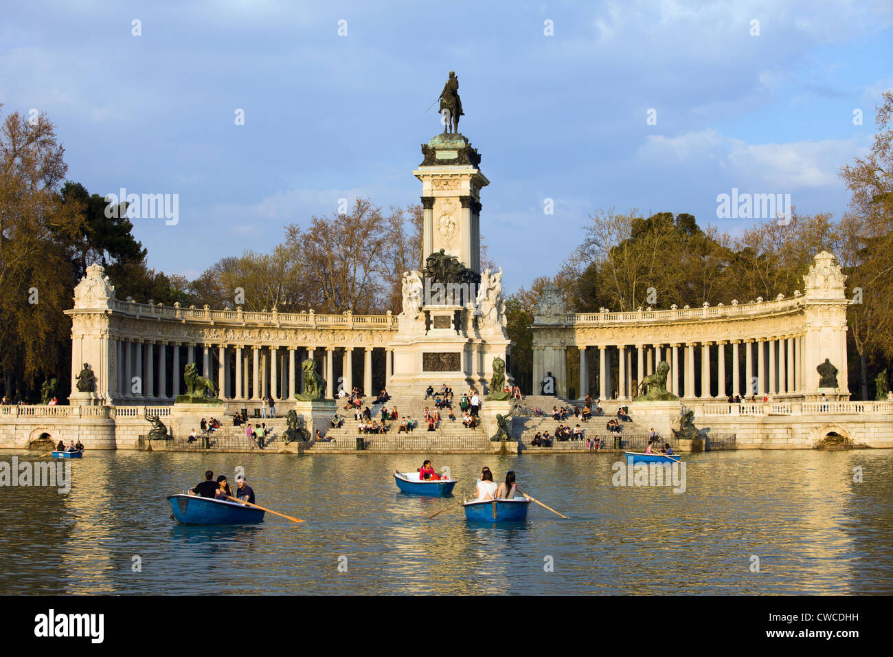 Lac du parc du retiro Banque de photographies et d’images à haute ...