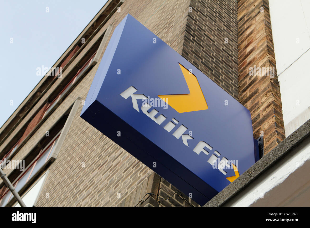 Logo Kwik Fit. Du garage à Birmingham, Angleterre, Royaume-Uni. Kwik ...