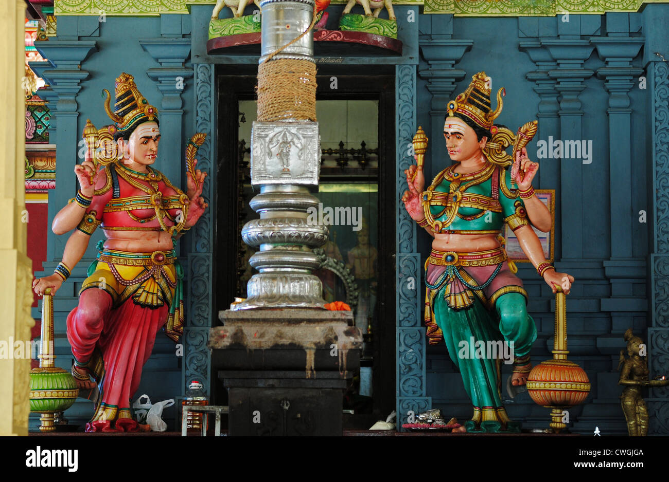 La Malaisie, Malacca, statues hindoues colorés au Sri Poyyatha ...
