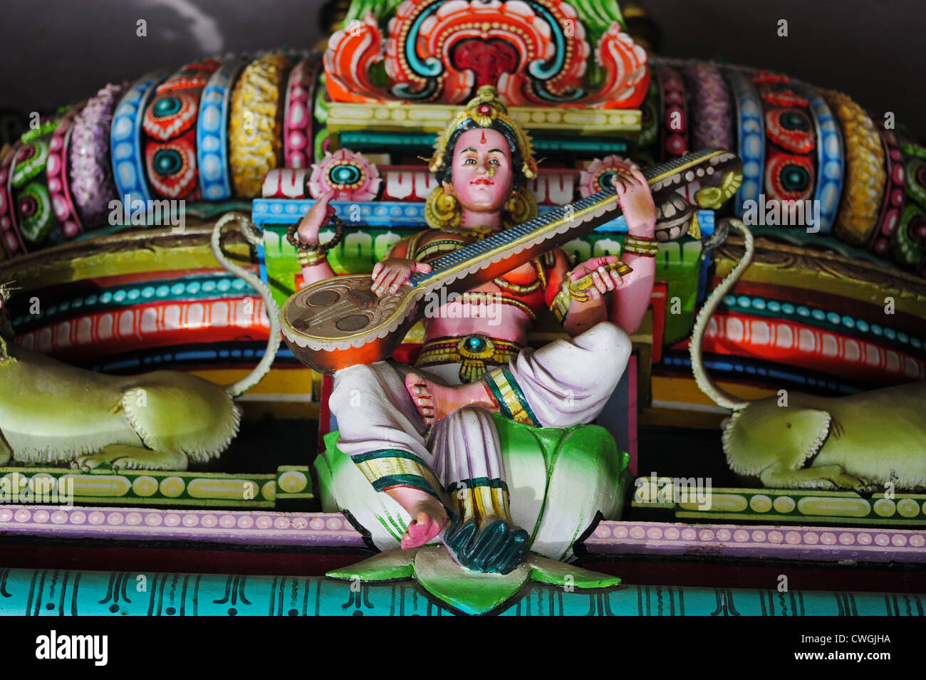 La Malaisie, Malacca, statues hindoues colorés au Sri Poyyatha ...