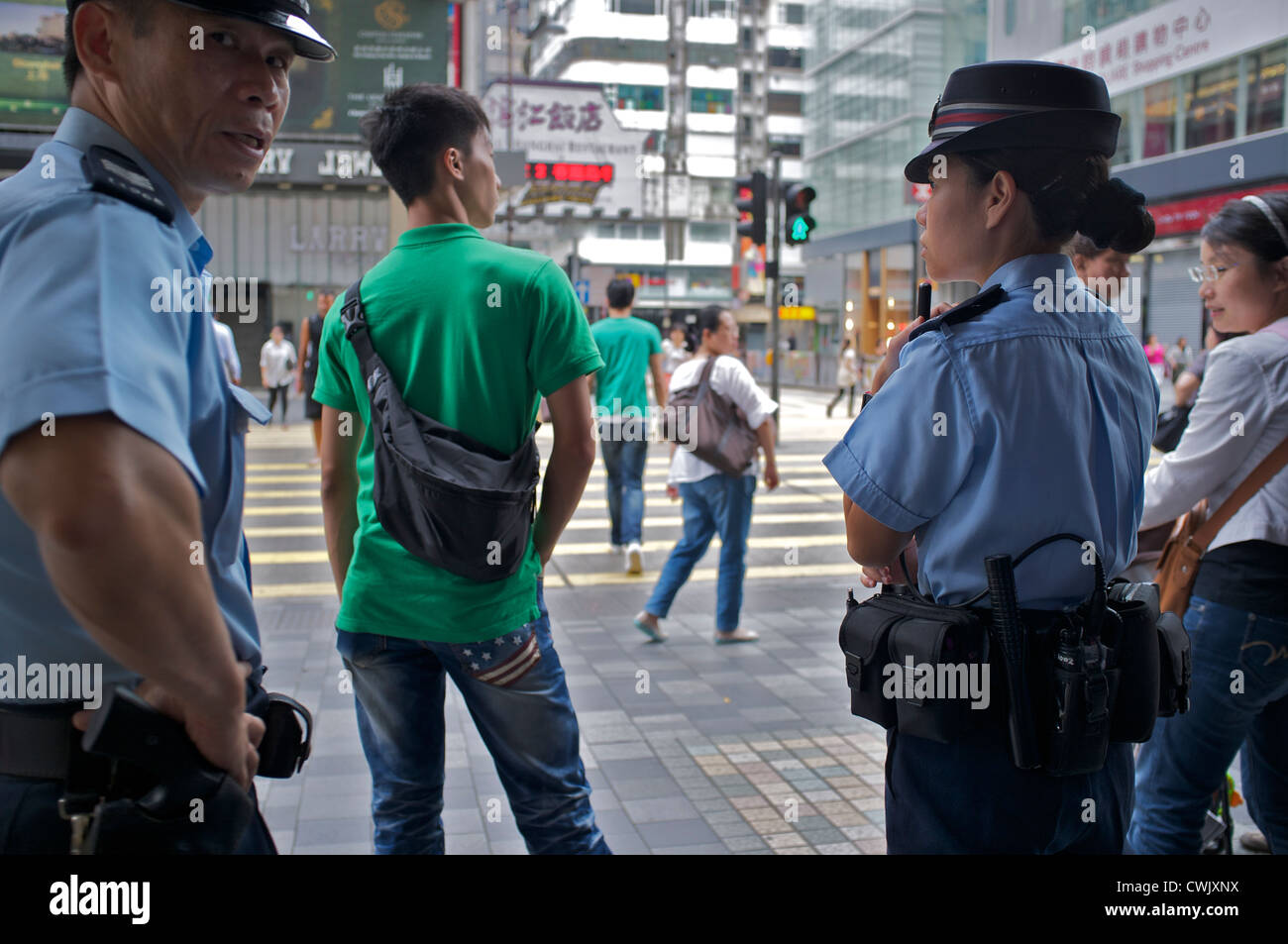 Policier en patrouille Banque de photographies et d’images à haute ...
