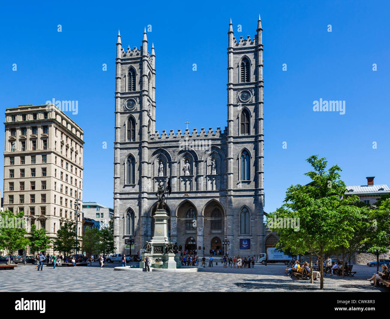 La Basilique de Notre-Dame à la place d'armes, Vieux Montréal, Québec ...