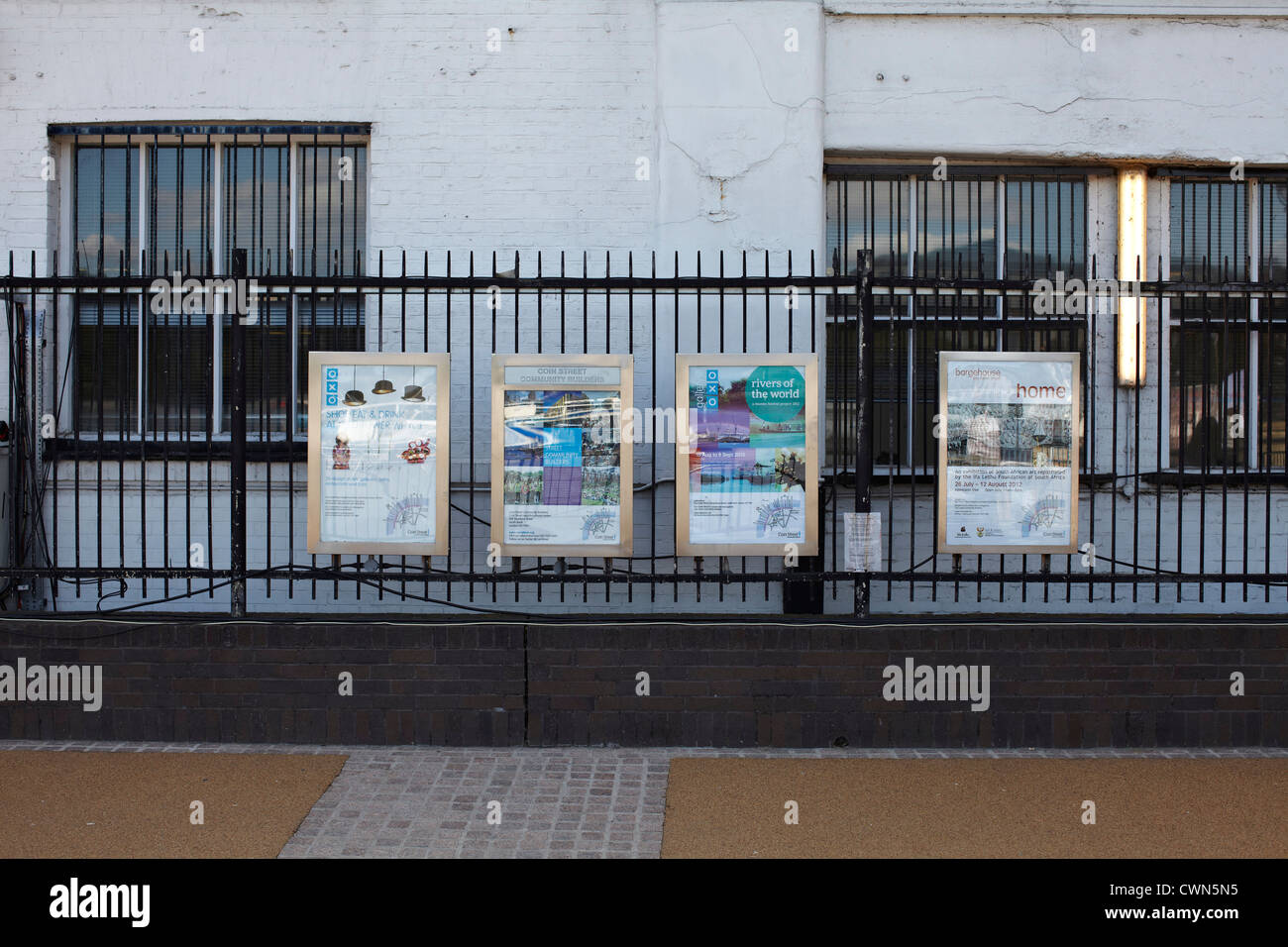 Affiches publicitaires souterraines Banque de photographies et d’images ...