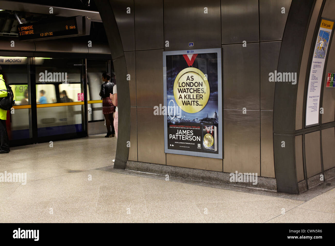 Affiches publicitaires souterraines Banque de photographies et d’images ...