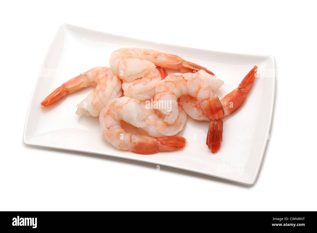 Assiette crevettes cocktail sur fond blanc Banque d'images détourées ...