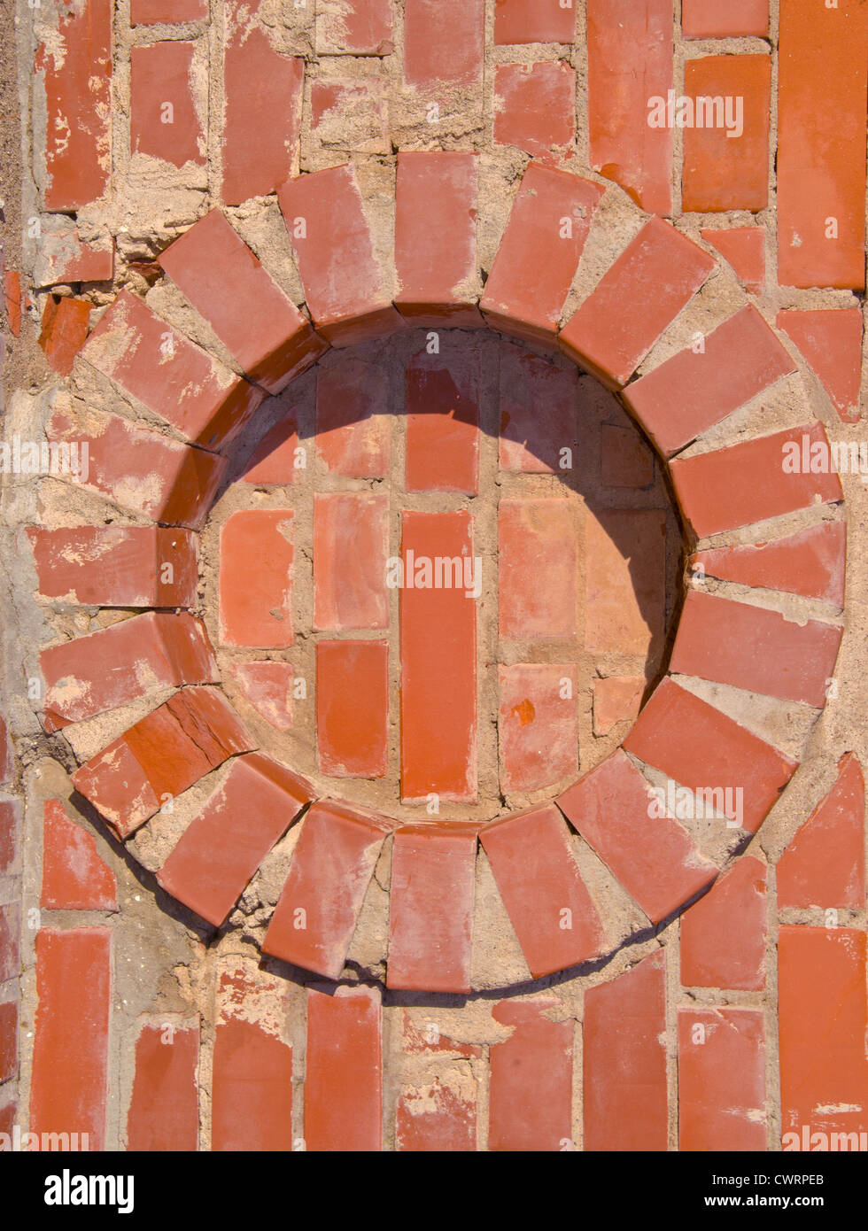 Mur de brique rouge cercle rond détails. Contexte architectural Photo ...