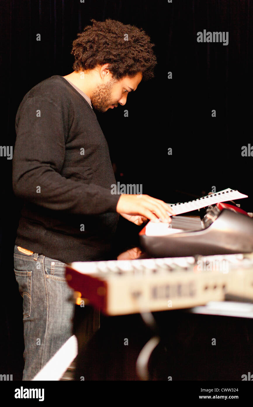 Piano man side classical Banque de photographies et d’images à haute ...