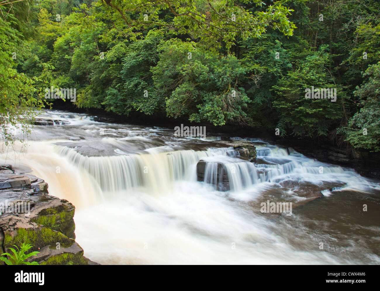 Cascade de dundaff linn Banque de photographies et d’images à haute ...