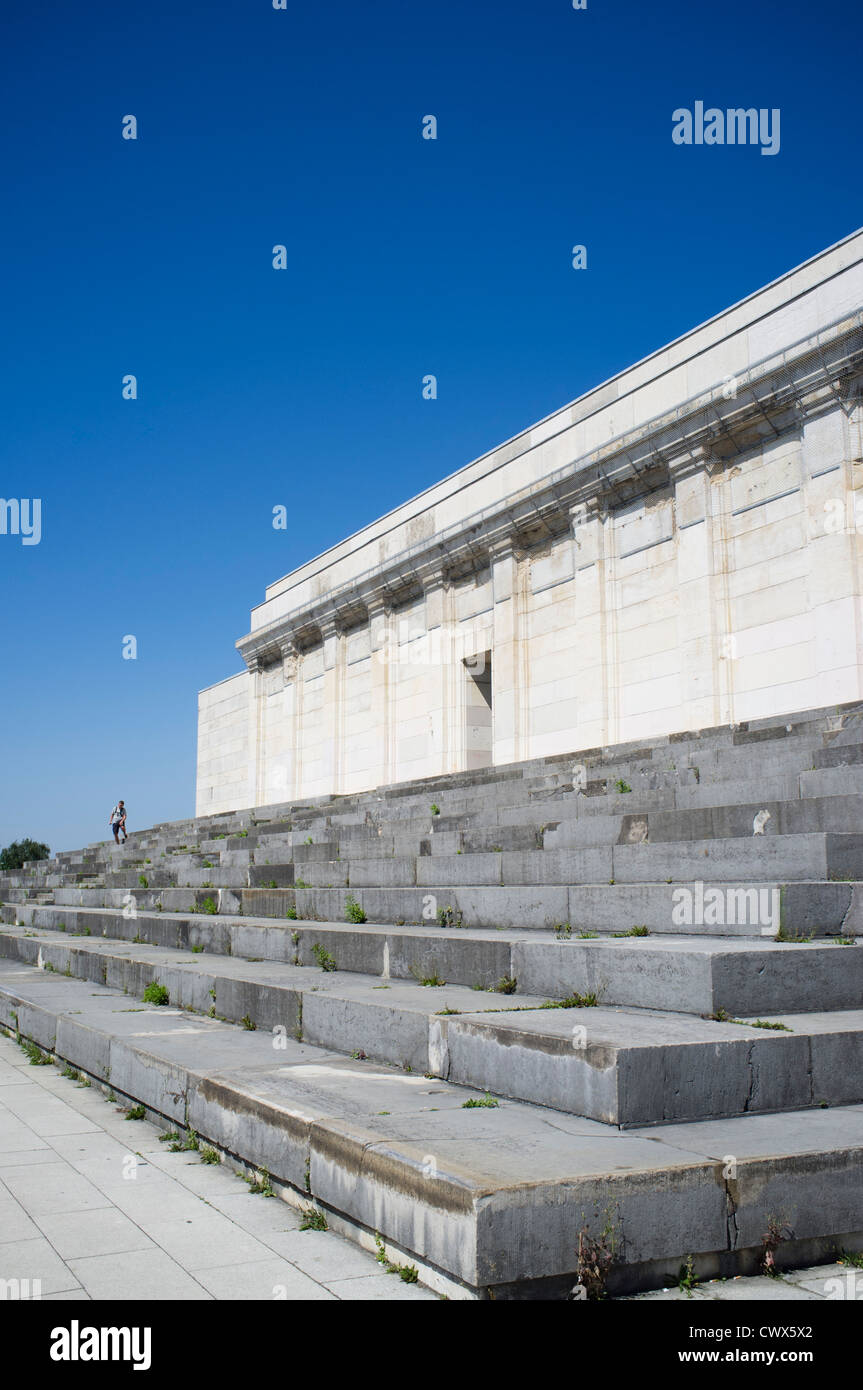 L'ancien parti nazi de tribune à motifs rallye Zeppelinfeld à Nuremberg ...