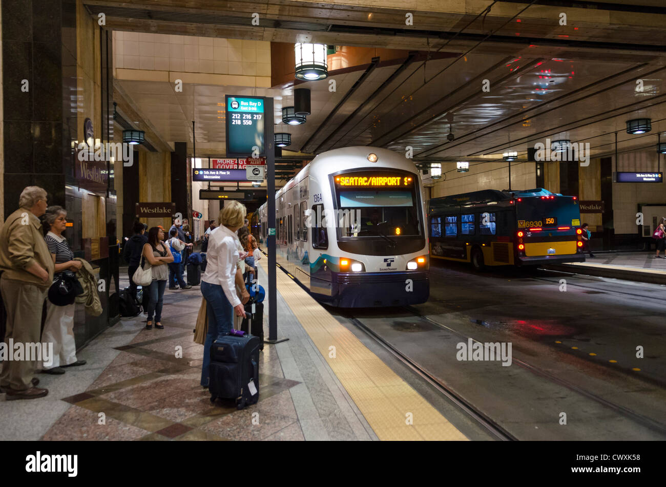 Station bus Banque de photographies et d’images à haute résolution - Alamy