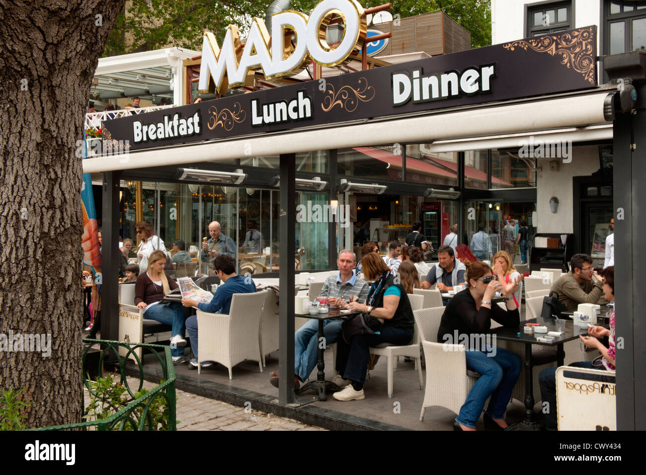 Turquie, Istanbul, Ortaköy, Mado Cafe am Bosporus Photo Stock - Alamy
