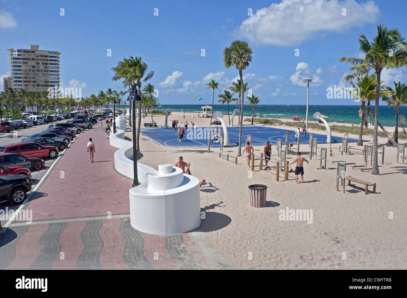 Ft. Lauderdale Beach, Florida's award-winning wavewall et signature ...