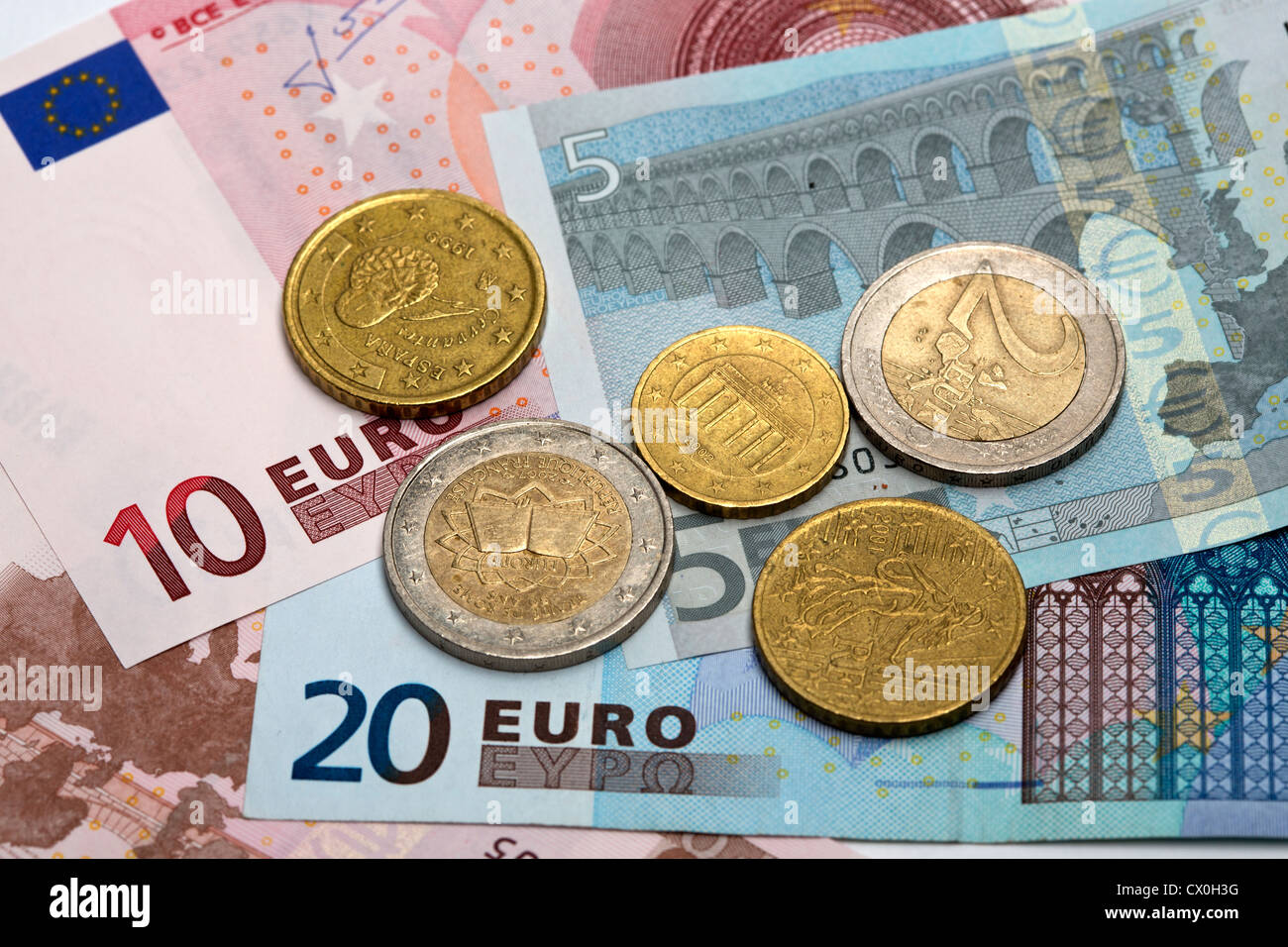 Billets et pièces de monnaie Photo Stock - Alamy
