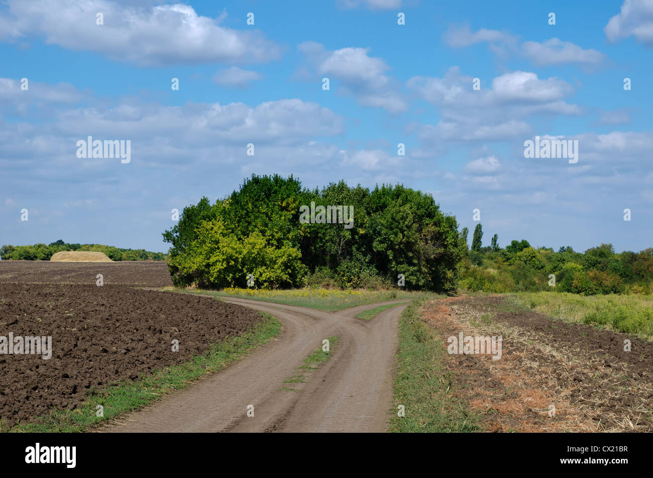 Deux routes de campagne Banque de photographies et d’images à haute ...