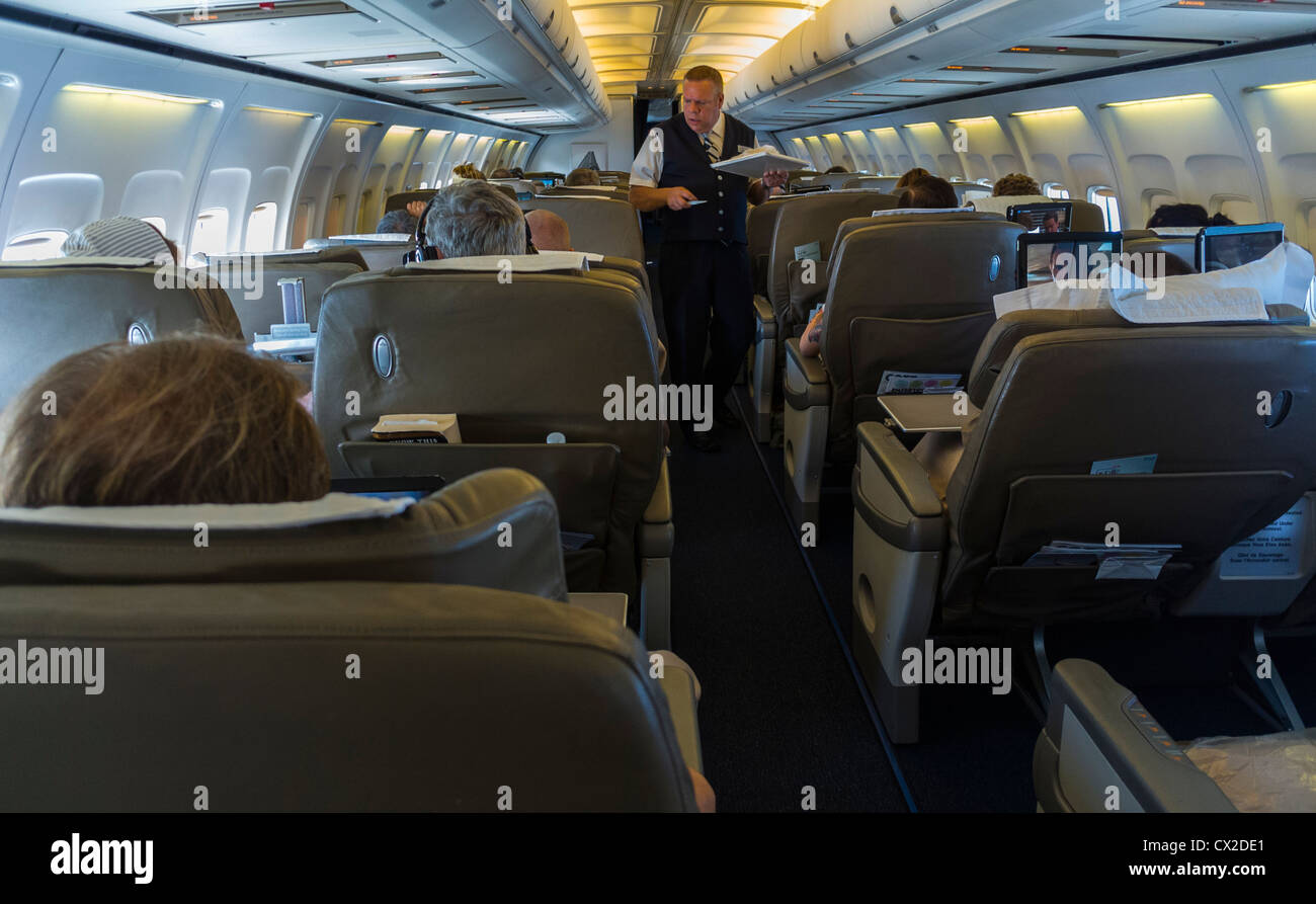 Boeing 757 cabin interior Banque de photographies et d’images à haute ...
