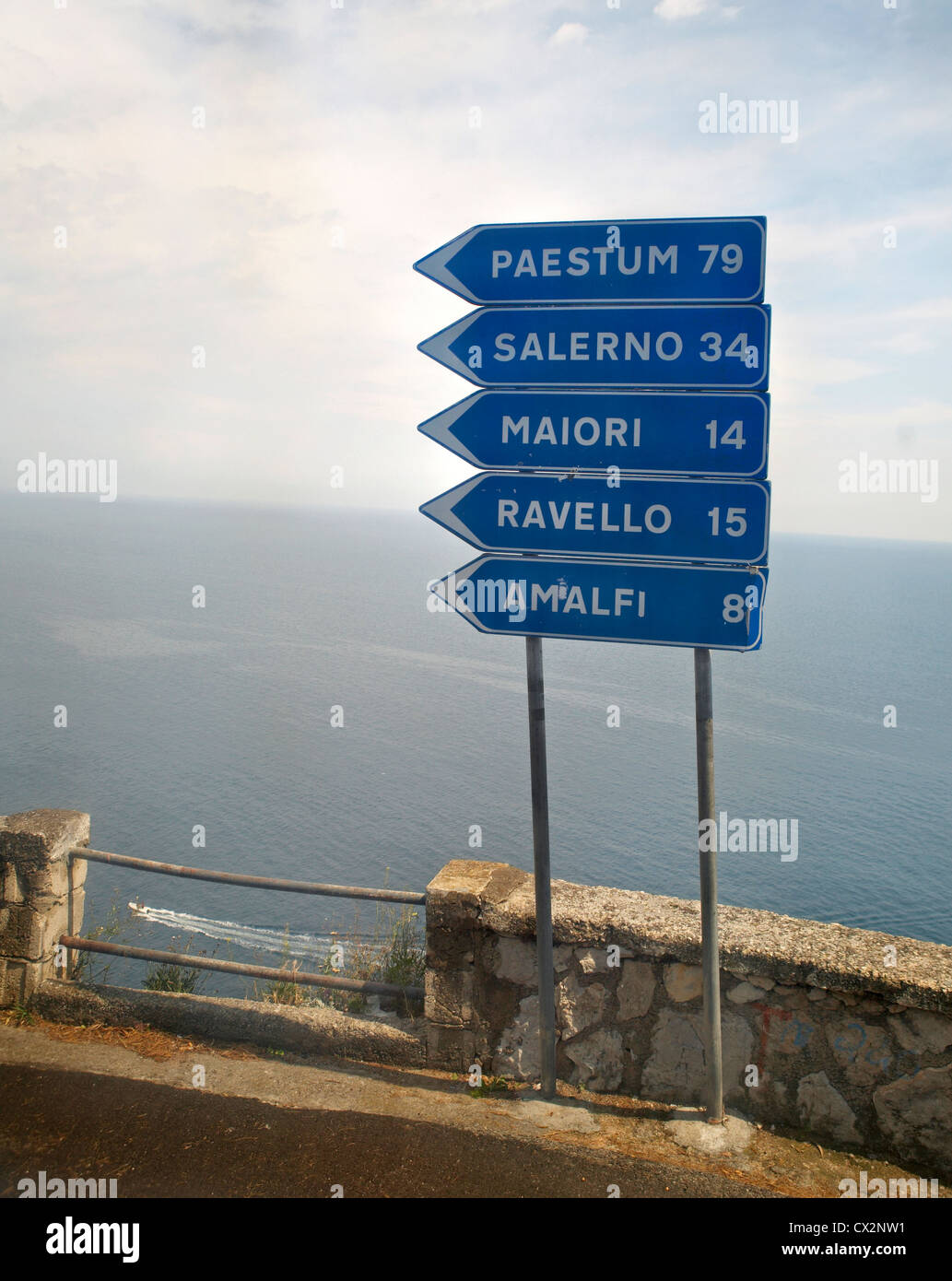 Amalfi coast road sign Banque de photographies et d’images à haute ...
