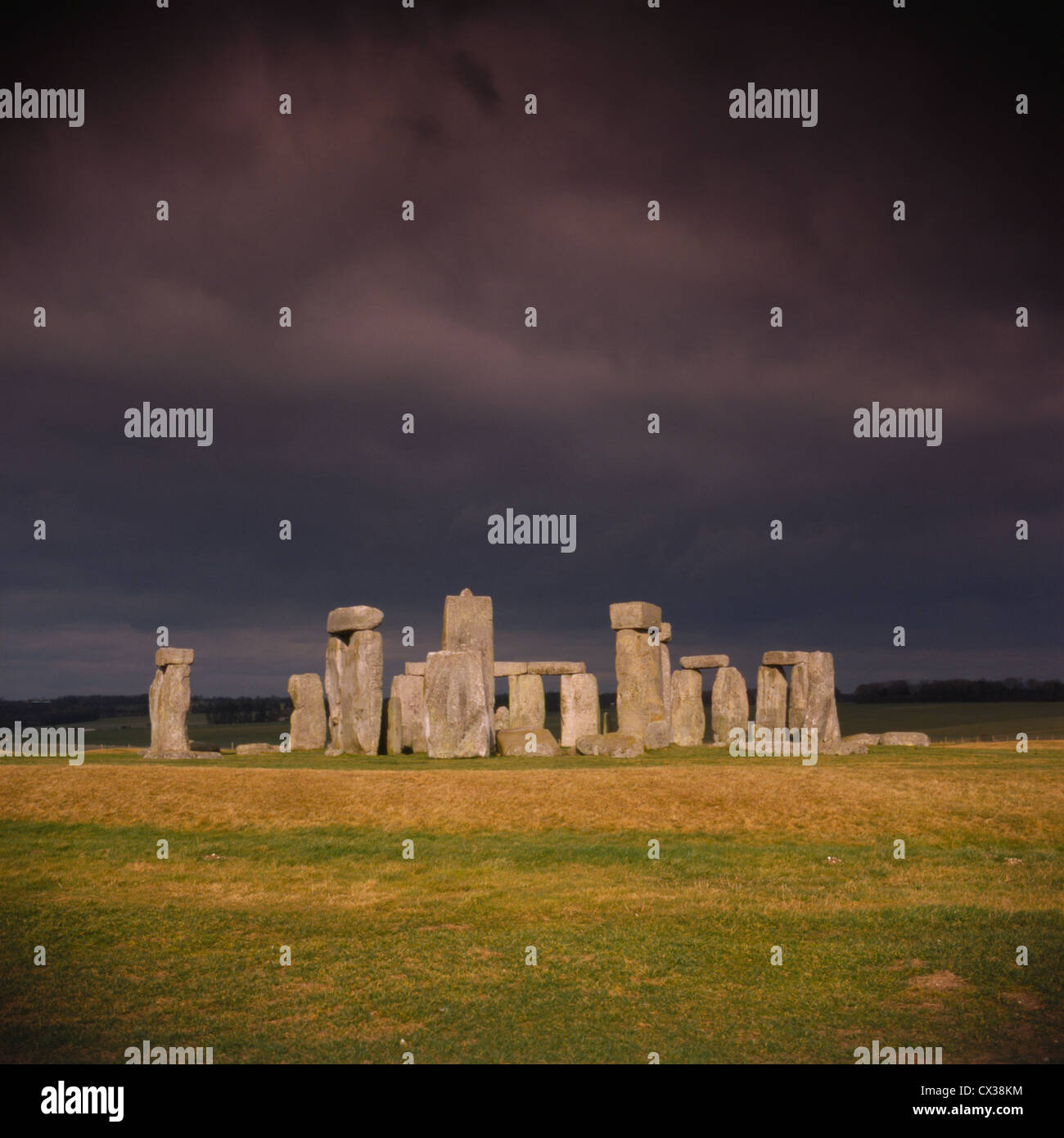 Stonehenge orageux Banque de photographies et d’images à haute ...