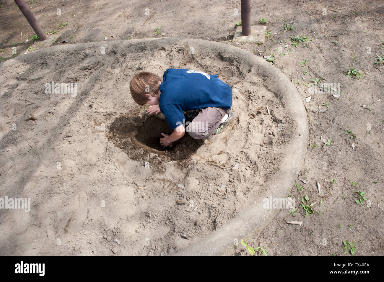 Creuser Un Trou Profond Banque d'image et photos - Alamy