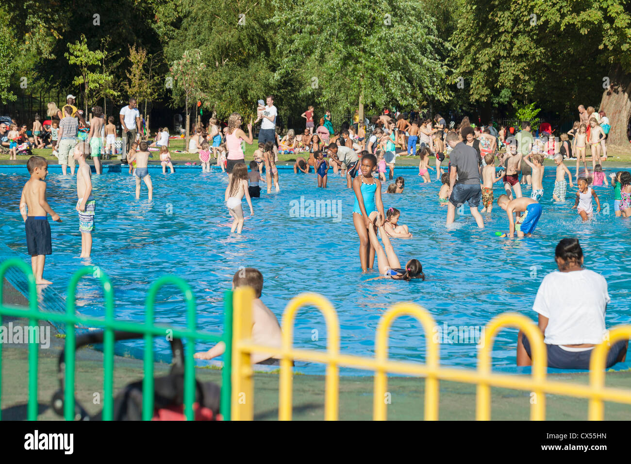 Pataugeoire pour enfants Banque de photographies et d’images à haute ...