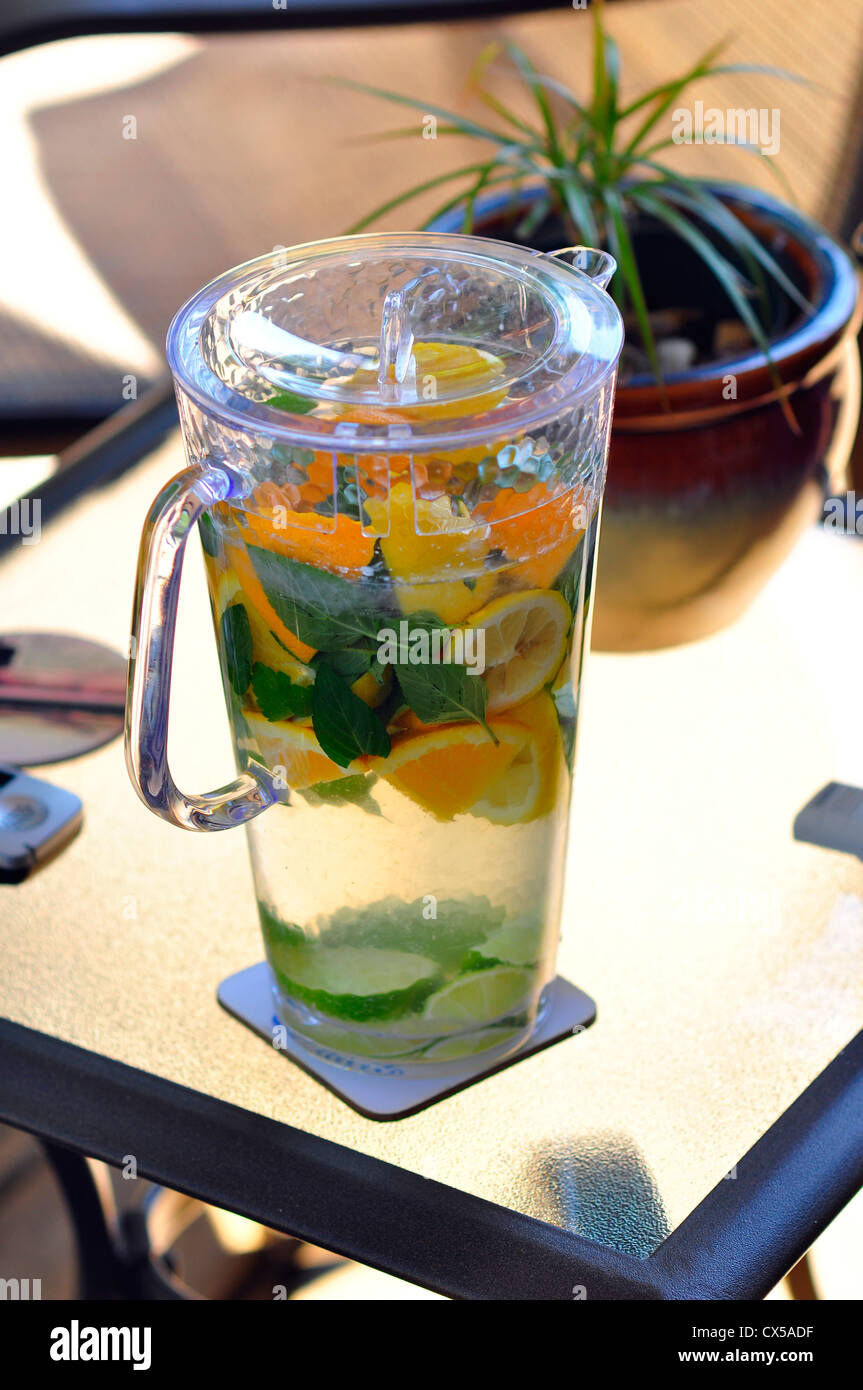 Punch aux fruits Banque de photographies et d’images à haute résolution ...