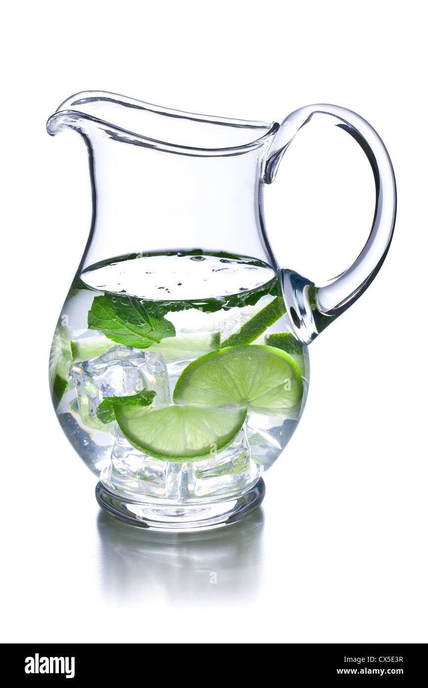 Pichet de limonade au citron Banque d'images détourées - Alamy
