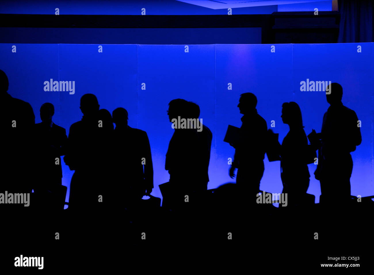 Silhouette group people discussion Banque de photographies et d’images ...