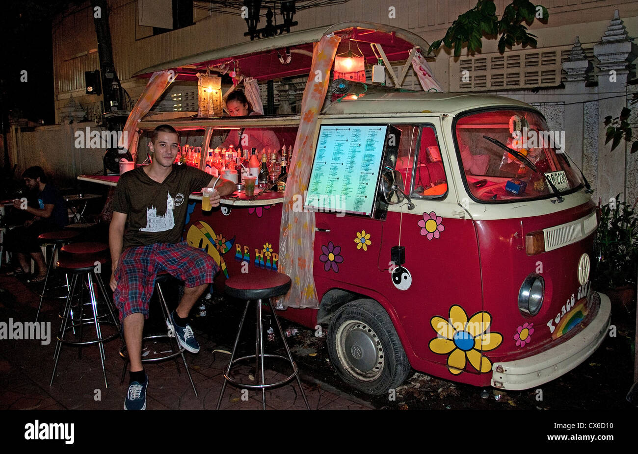 Vw bus bar Banque de photographies et d’images à haute résolution - Alamy