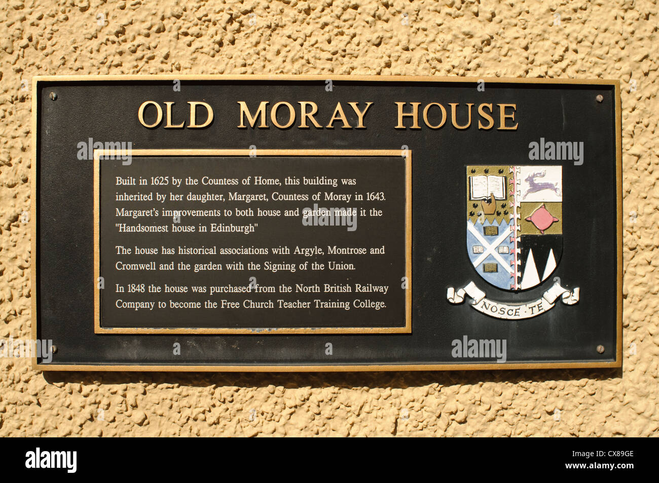 L'Université d'Édimbourg, Moray House : la plaque à l'extérieur de ...