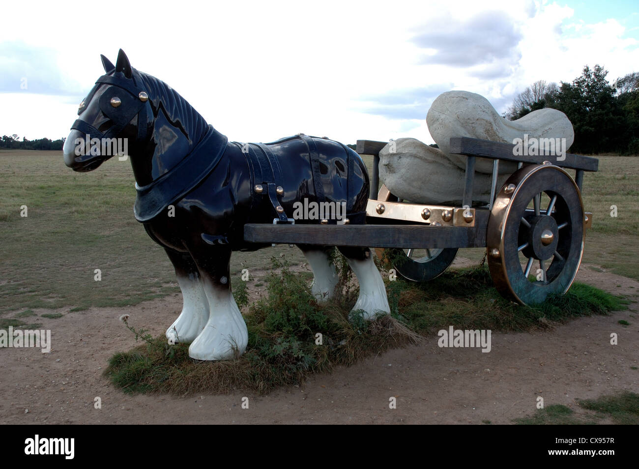 Perceval, une sculpture en bronze peint d'un cheval et panier par Sarah ...
