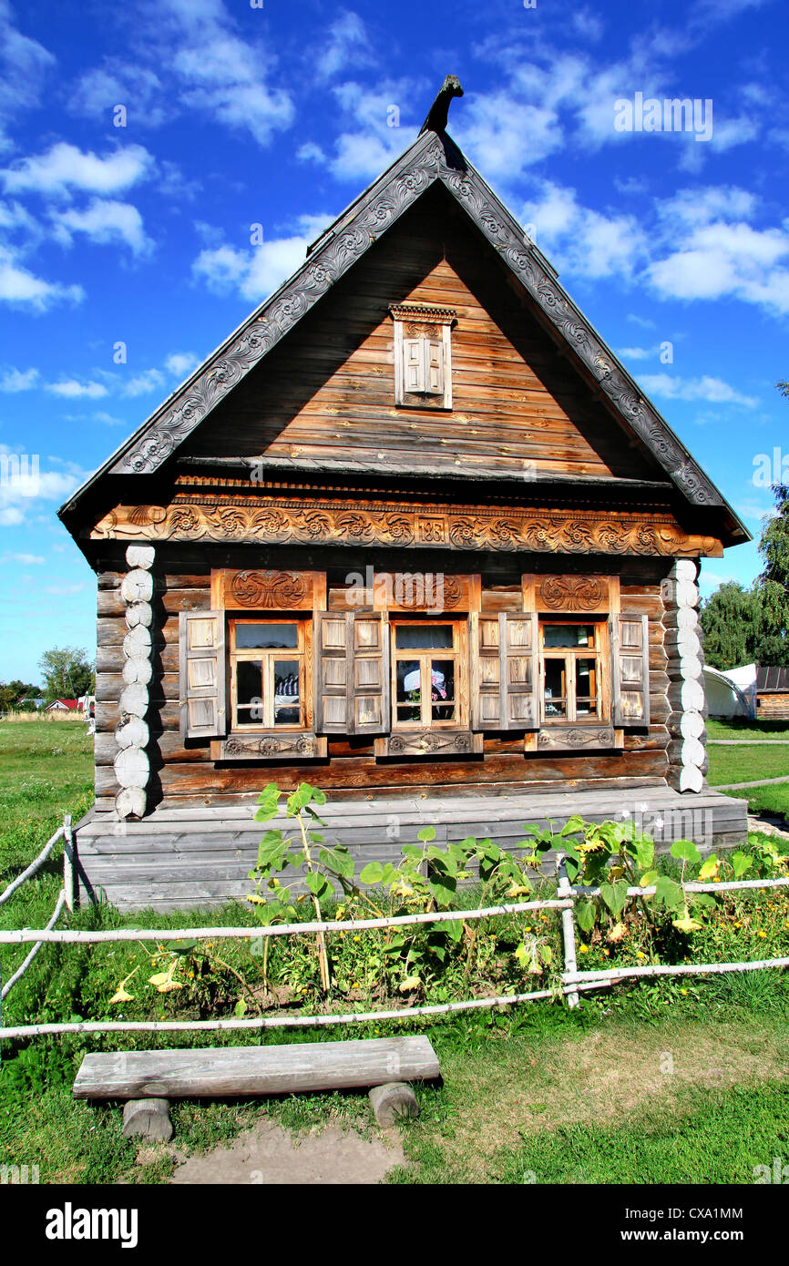 Petite cabane en rondins Banque de photographies et d’images à haute ...