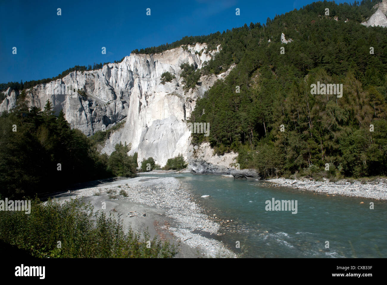 La Suisse. Gorges du Rhin.Le Glacier Express voyage entre Coire et ...