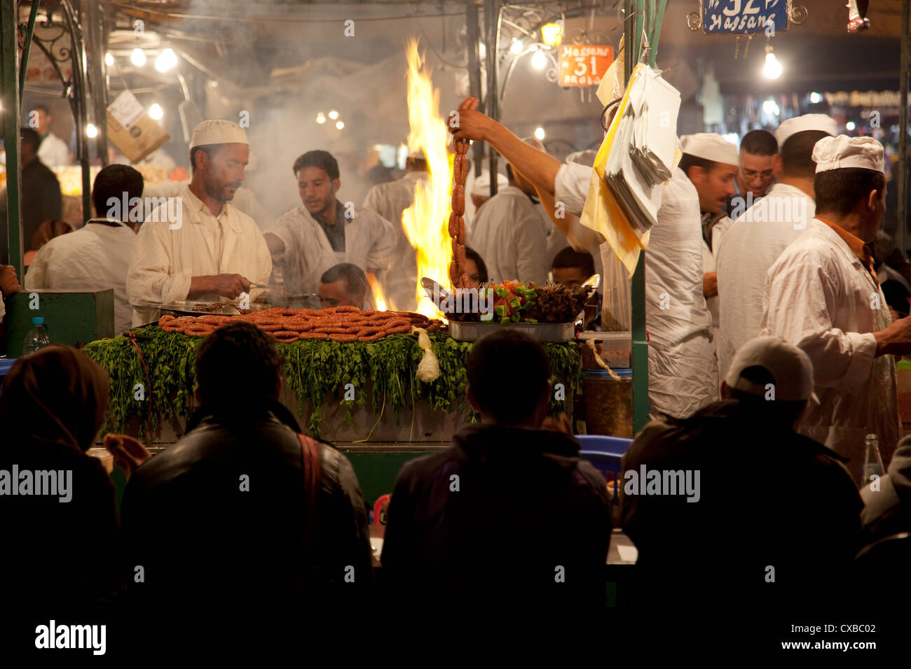 Stands de nourriture jemaa el fna Banque de photographies et d’images à ...