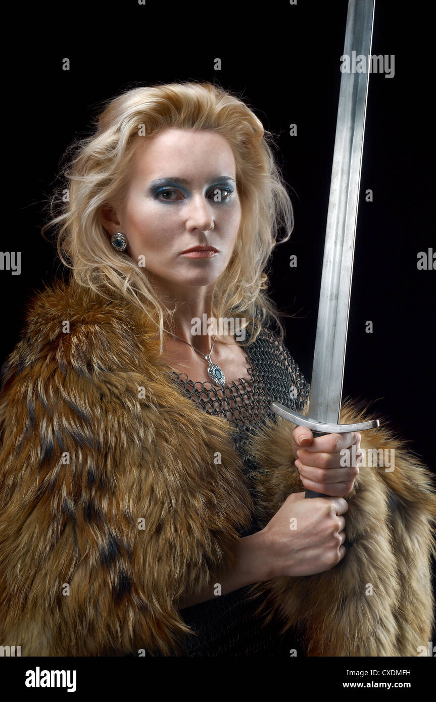 Valkyrie viking girl sword Banque de photographies et d’images à haute ...