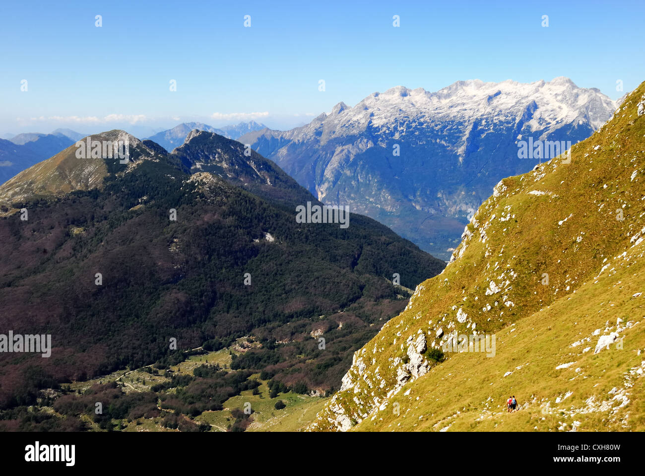 La Slovénie, parc national du Triglav : Mont Vrata (premier plan), le ...