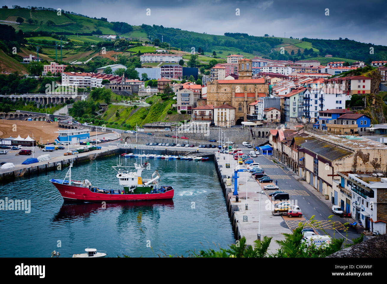 Village et vue sur le port. Getaria, Gipuzkoa, Pays Basque, Espagne ...
