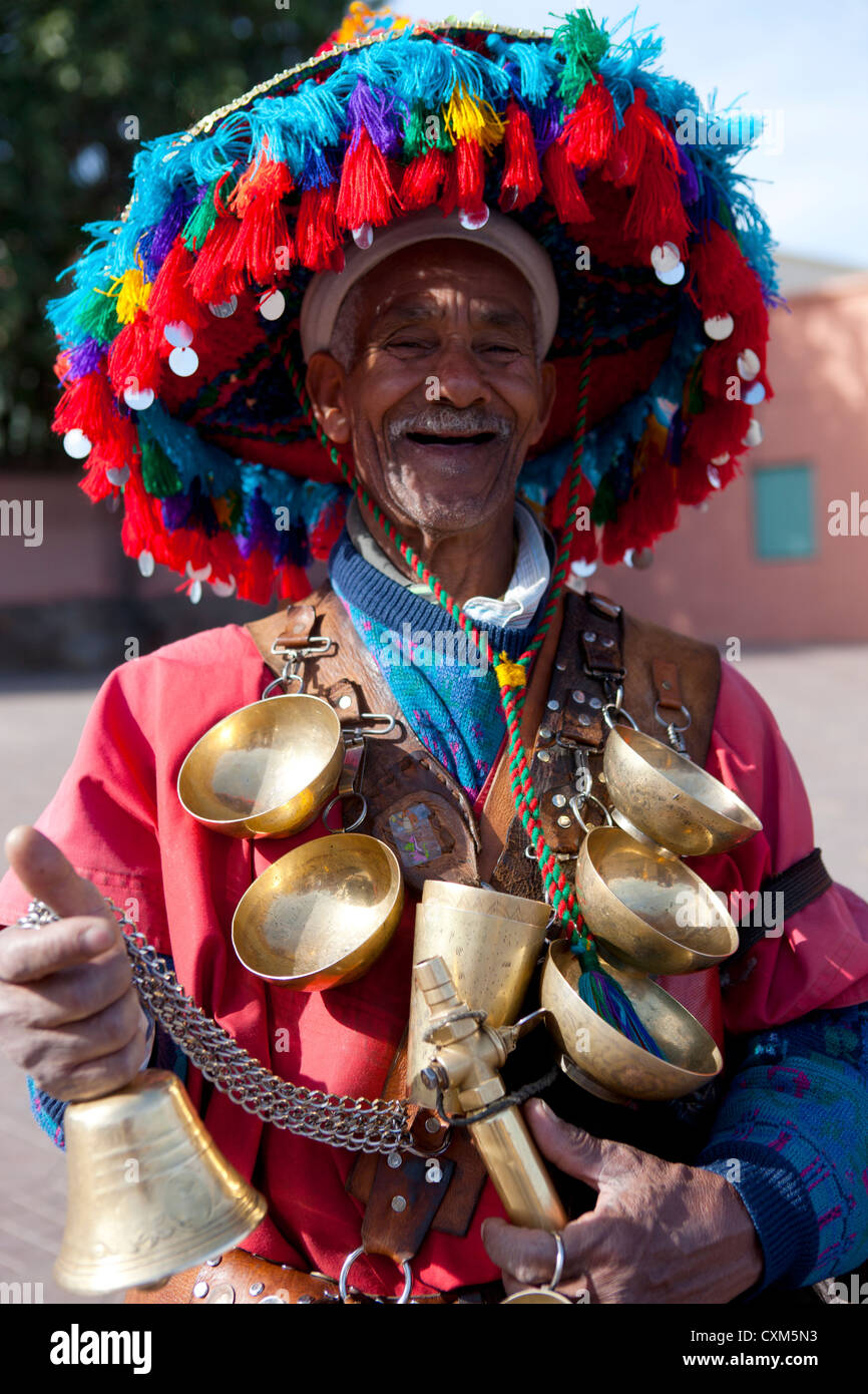 Marrakech morocco traditional dress local Banque de photographies et d ...