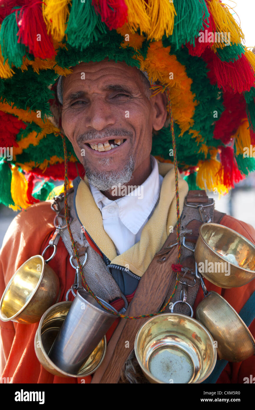 Marrakech morocco traditional dress local Banque de photographies et d ...