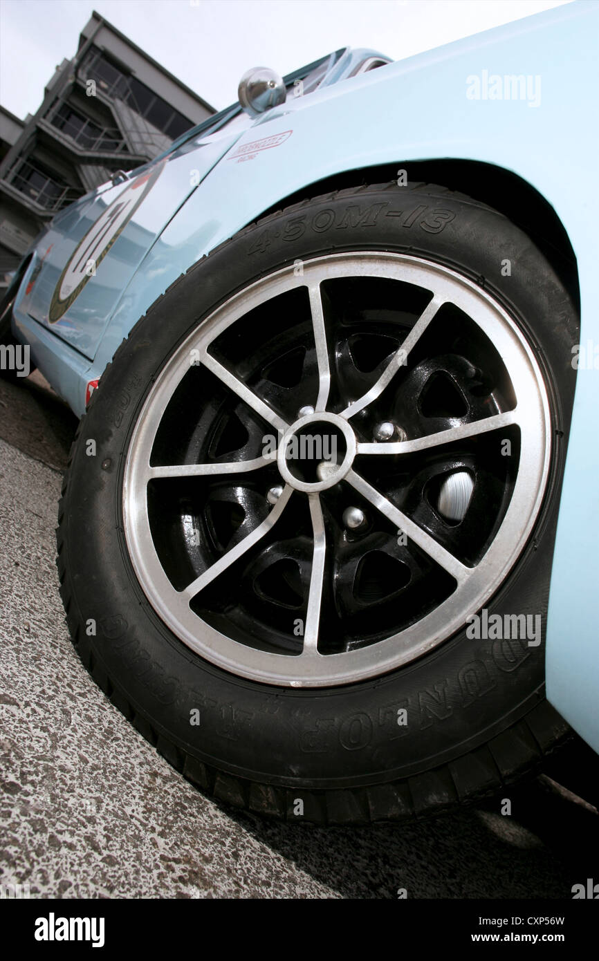 Dunlop racing tyre Banque de photographies et d’images à haute résolution - Alamy