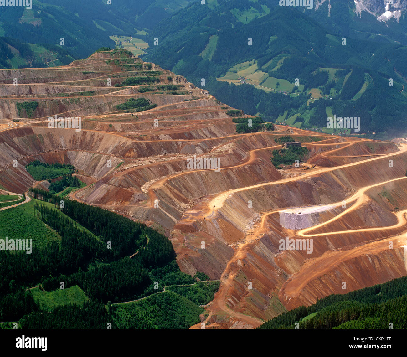 Le minerai de fer mine à ciel ouvert, Erzberg Eisenerz, Styrie ...